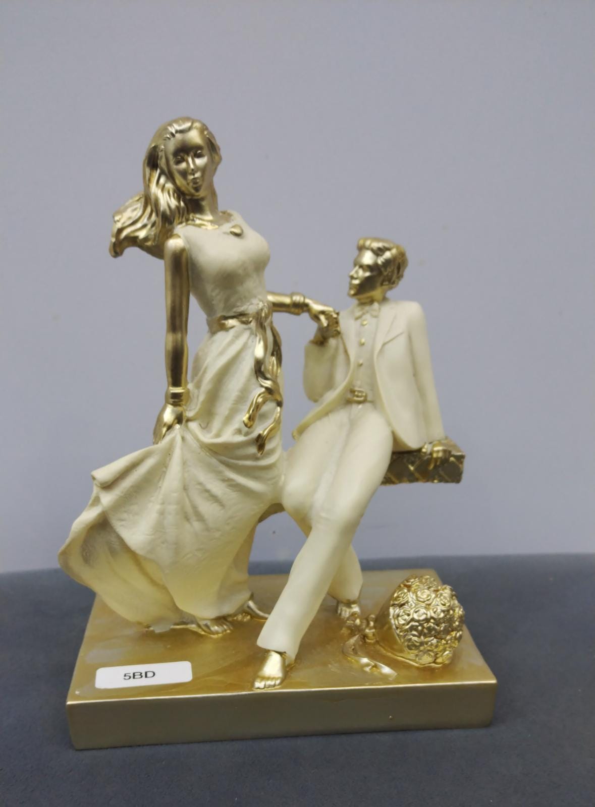Buy Sculpture Golden Romantic Couple Statues in Bahrain | Halabh